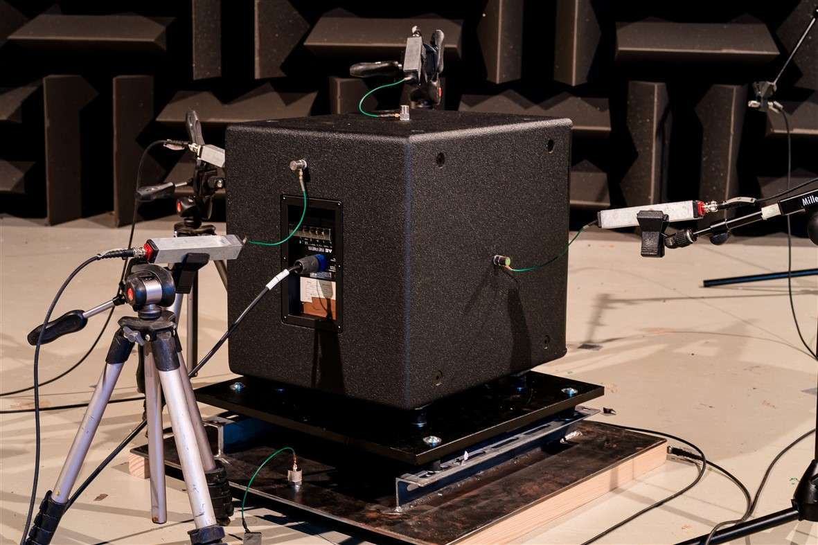 Découplage d’un subwoofer sur un paquebot - GAMBA